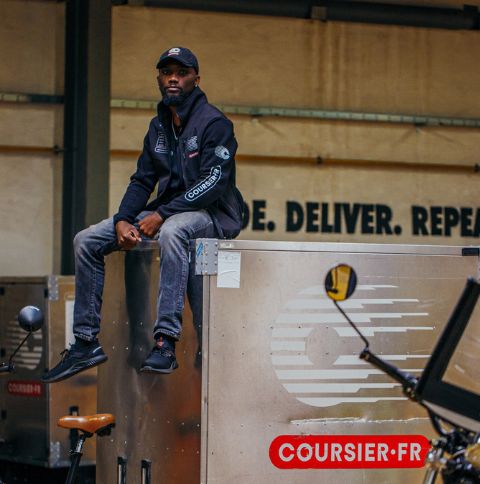 COURSIER.FR, nos coursiers à vélo, vélo cargo, en voiture, à moto